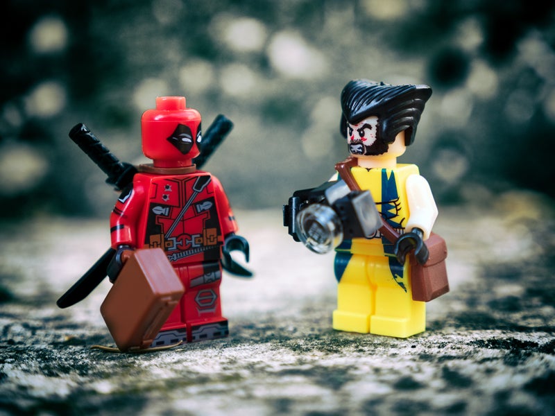 Wolverine Vs Deadpool Lego